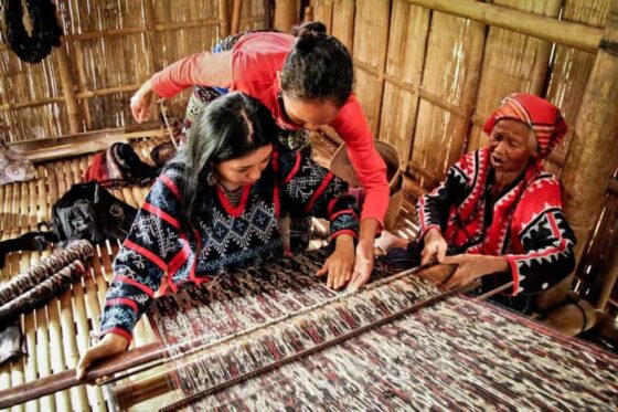 Traditional Weaving Methods Around the World - Textile School